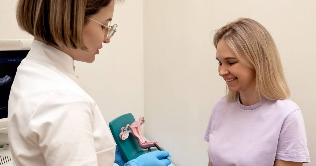 A qué edad una mujer debe ir al ginecólogo | Clinica el Mar